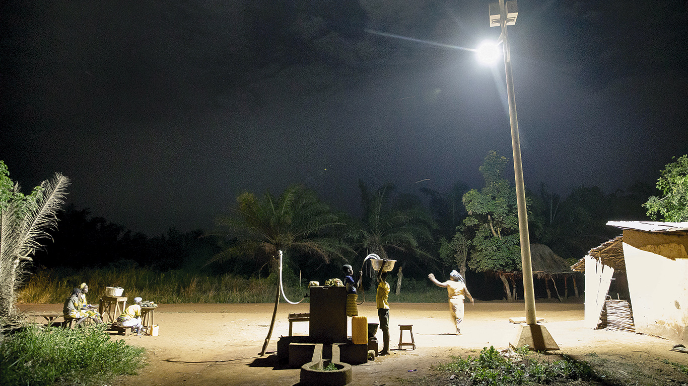 La mitad de África vive sin electricidad: el reto de vivir sin luz